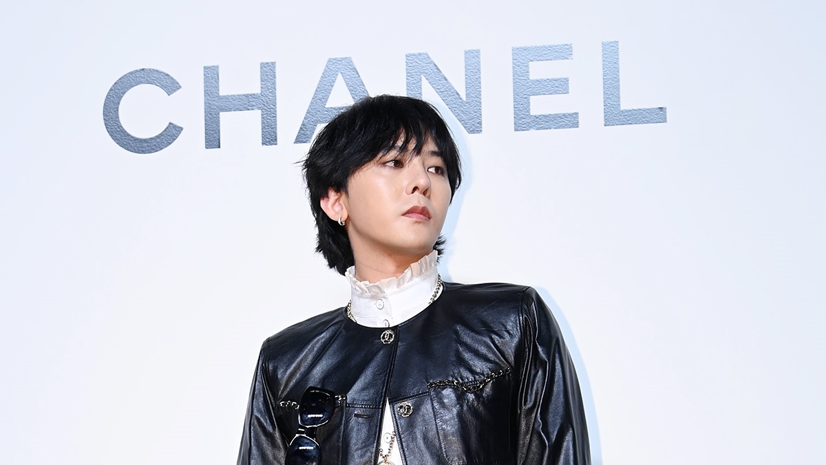 (Photo) G-Dragon Exudes SWAG from Head to Toe - bongona